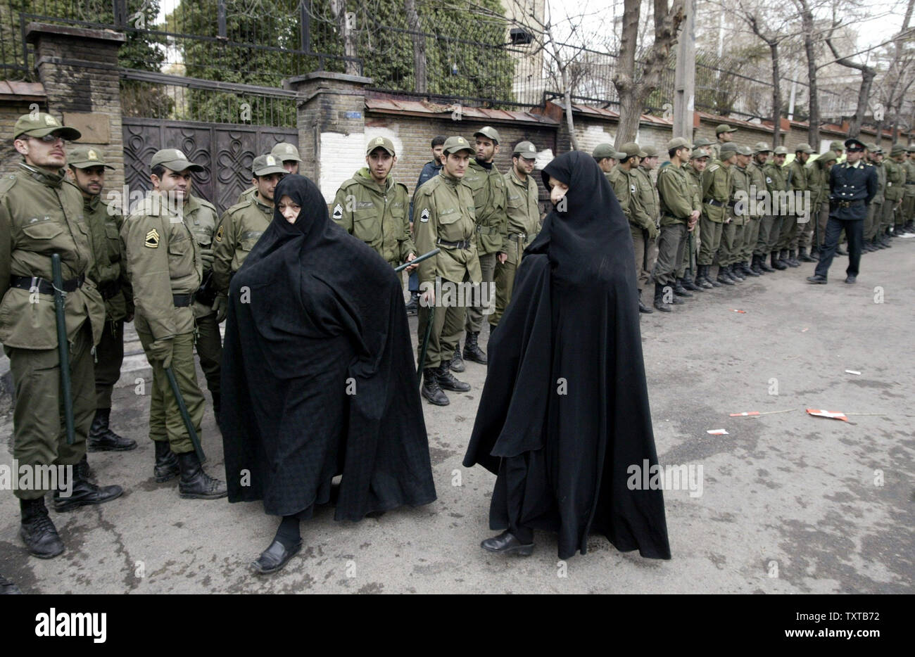 Iranian Women Soldiers High Resolution Stock Photography and Images - Alamy