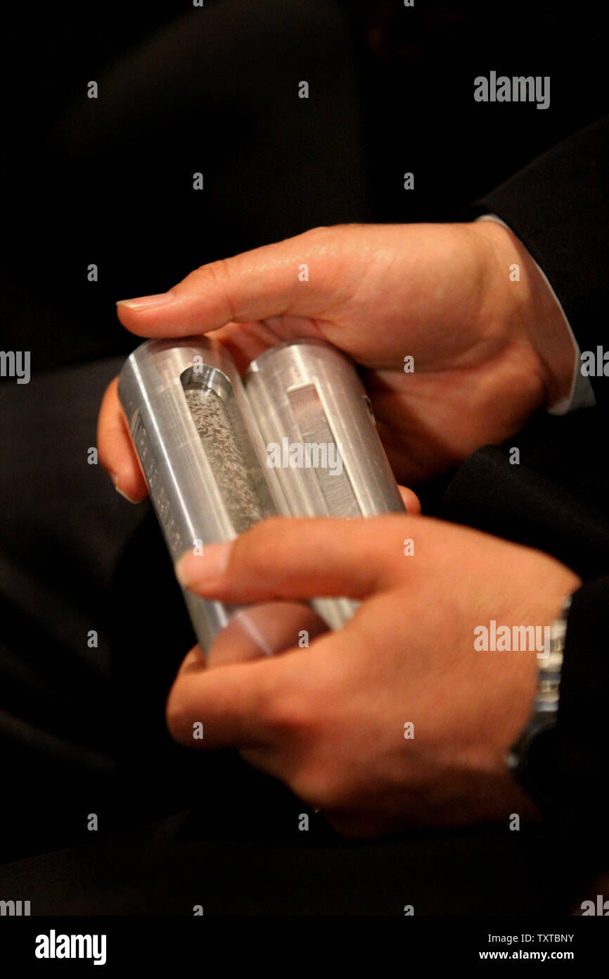 Uranium hexaflouride hi-res stock photography and images - Alamy