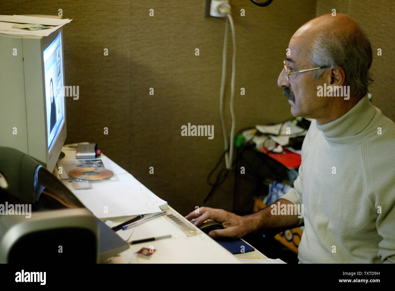 Newspaper iran revolution hi-res stock photography and images - Alamy