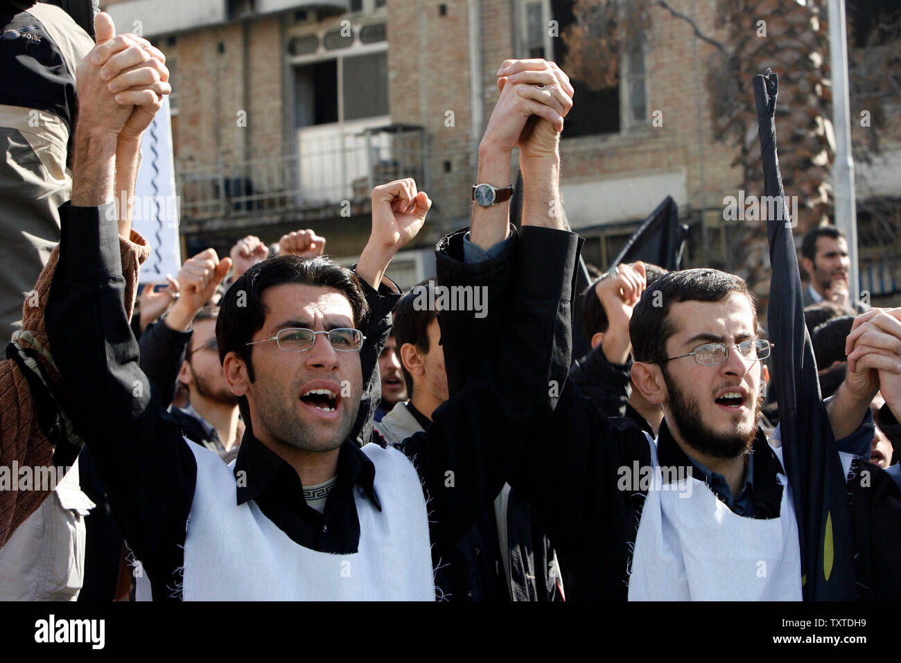 Iranian students demonstrate against Western opposition to the Iran's ...
