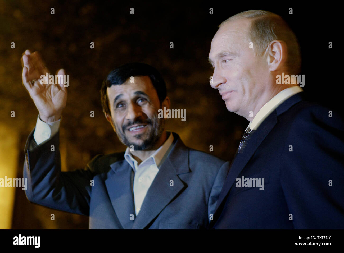 Russian president vladimir putin waves hi-res stock photography and ...