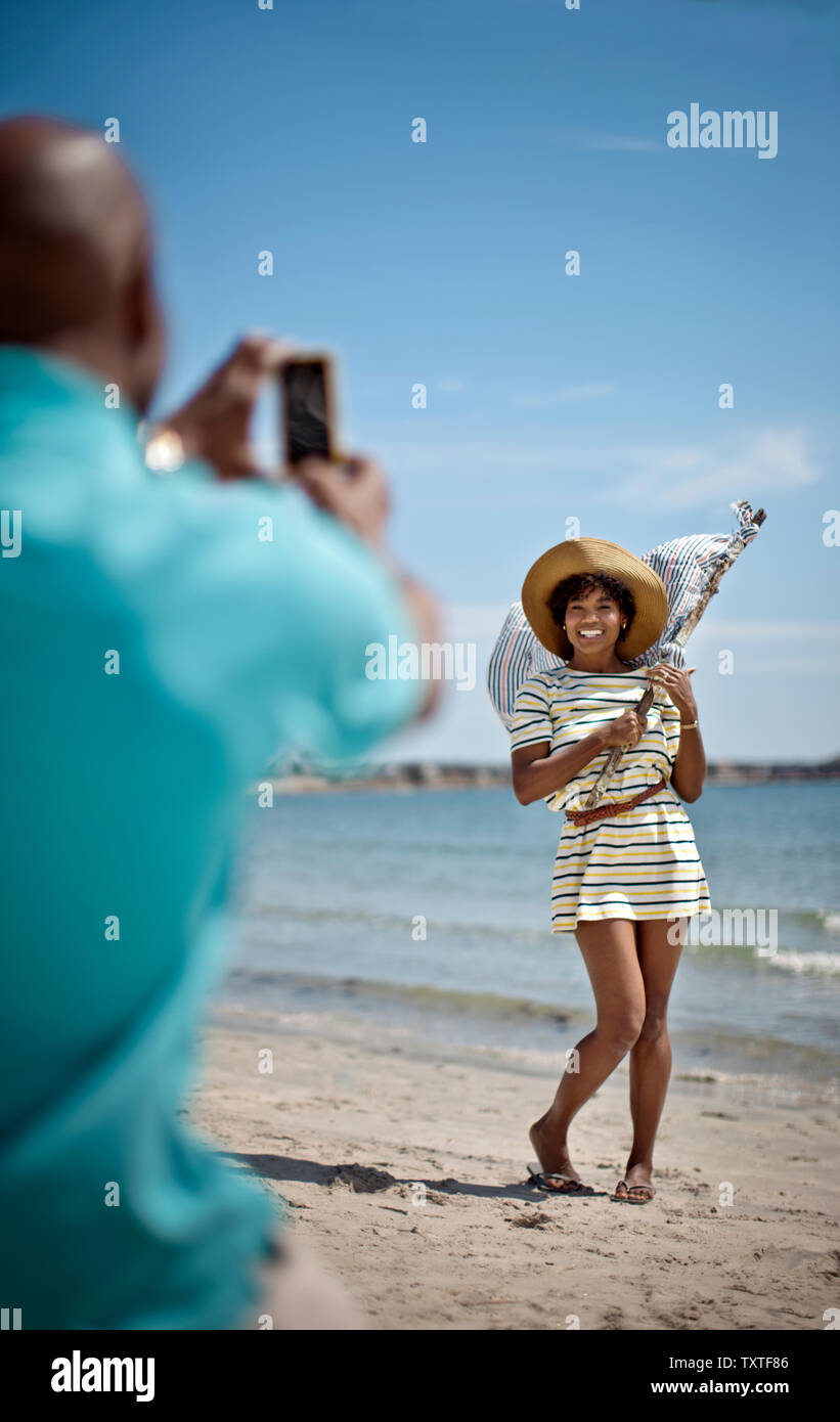 Woman hold phone beach hi-res stock photography and images - Alamy