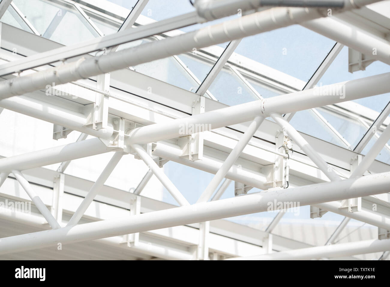 Modern metal structure hi-res stock photography and images - Alamy