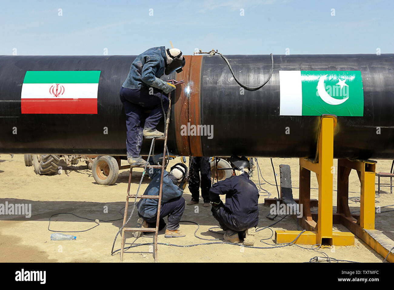 Gas pipeline pakistan hi-res stock photography and images - Alamy