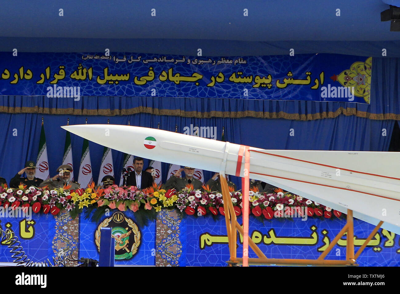 Iranian President Mahmoud Ahmadinejad (C) looks at Iranian-made Sejil ...