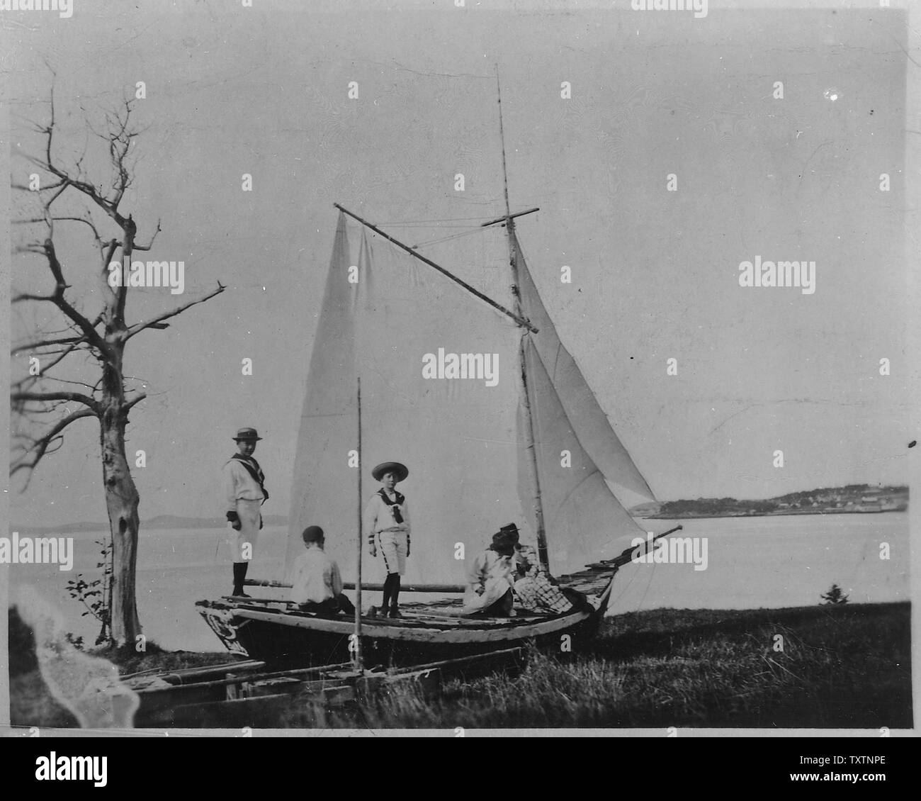 (L to R) Franklin D. Roosevelt, Russell Sturgis, Henry L. Green and ...