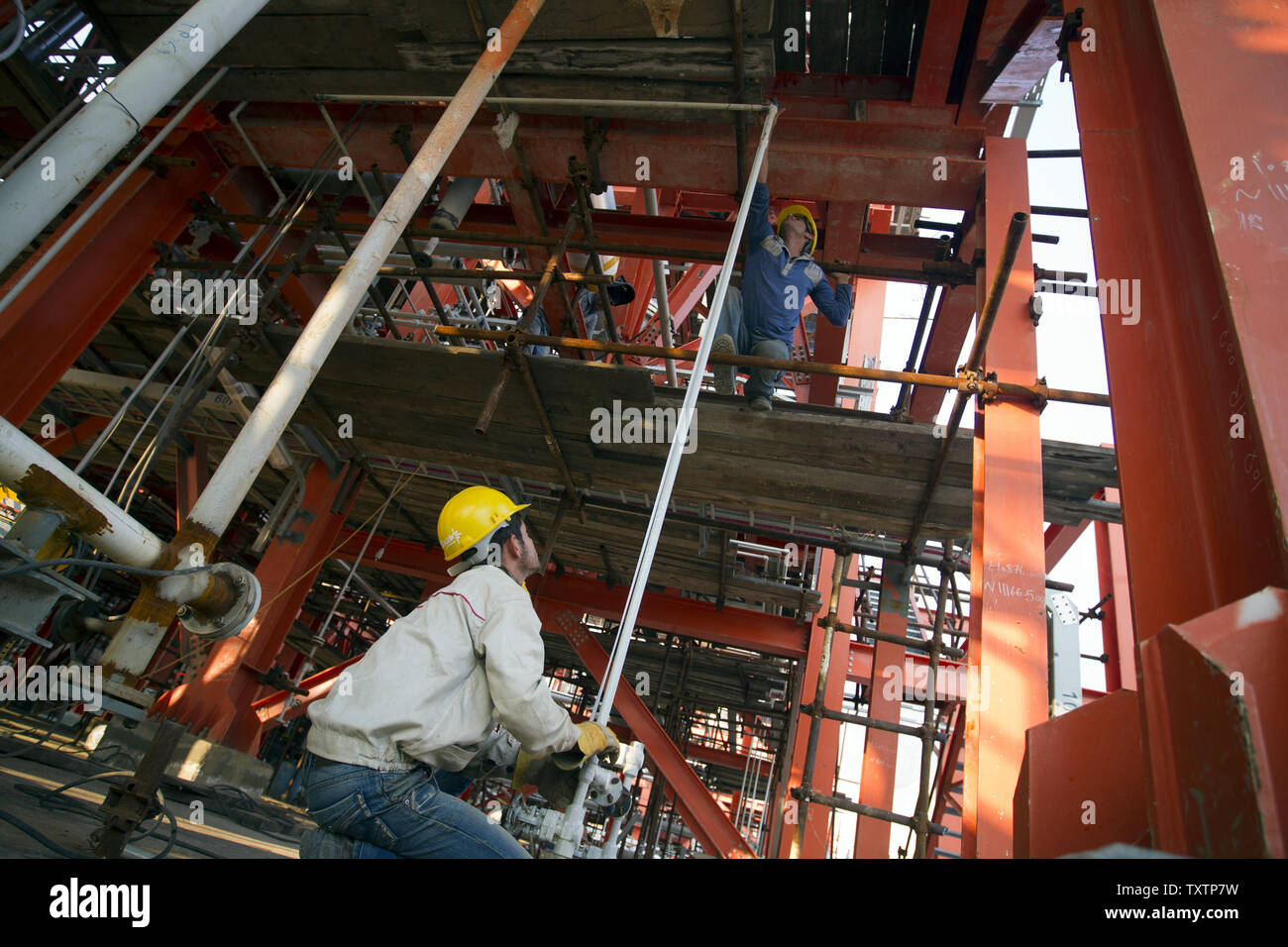 Iranian continue their work at phase 15-16 of the South Pars gas field ...