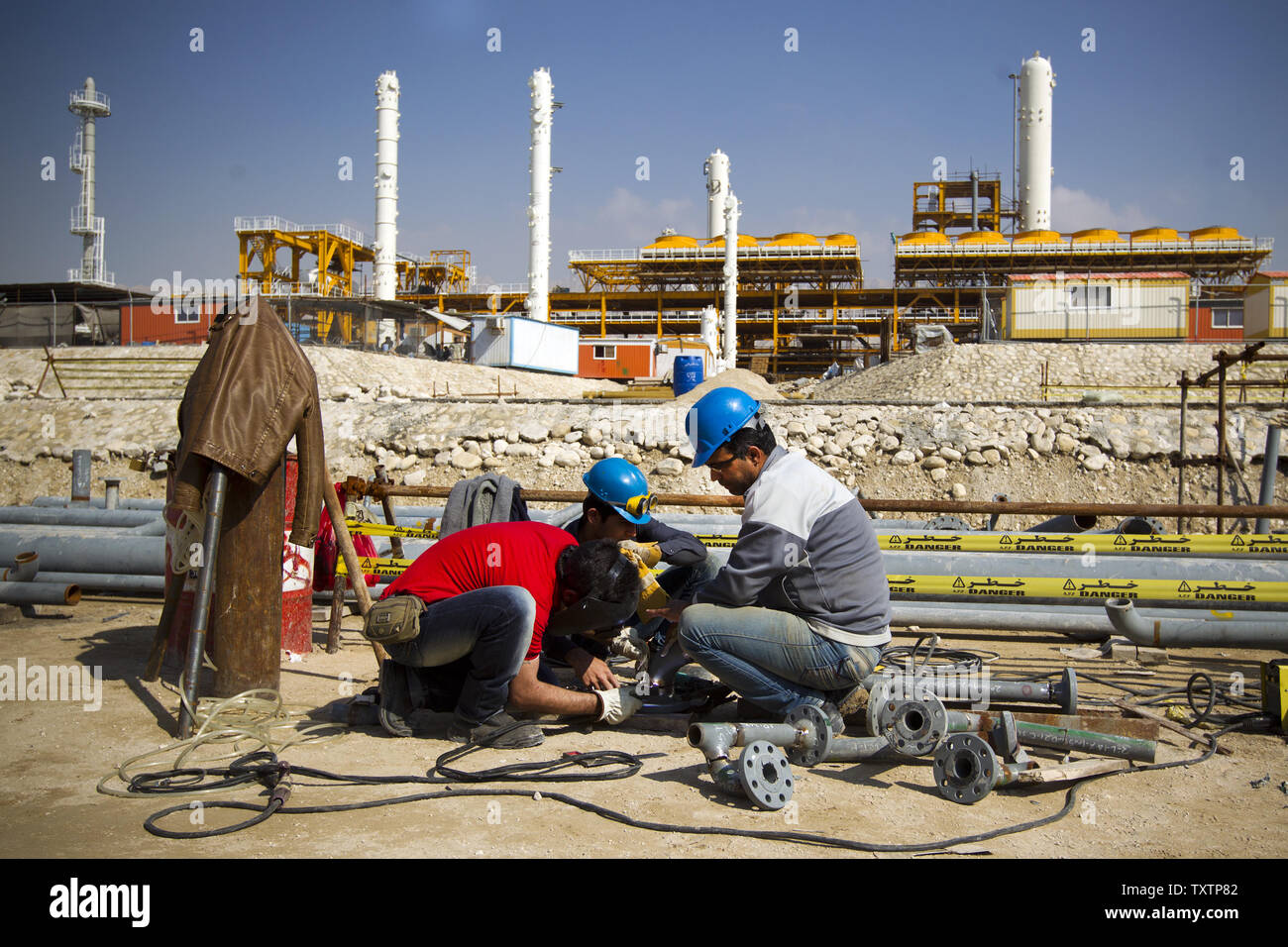 Iranian continue their work at phase 19 of the South Pars gas field in ...