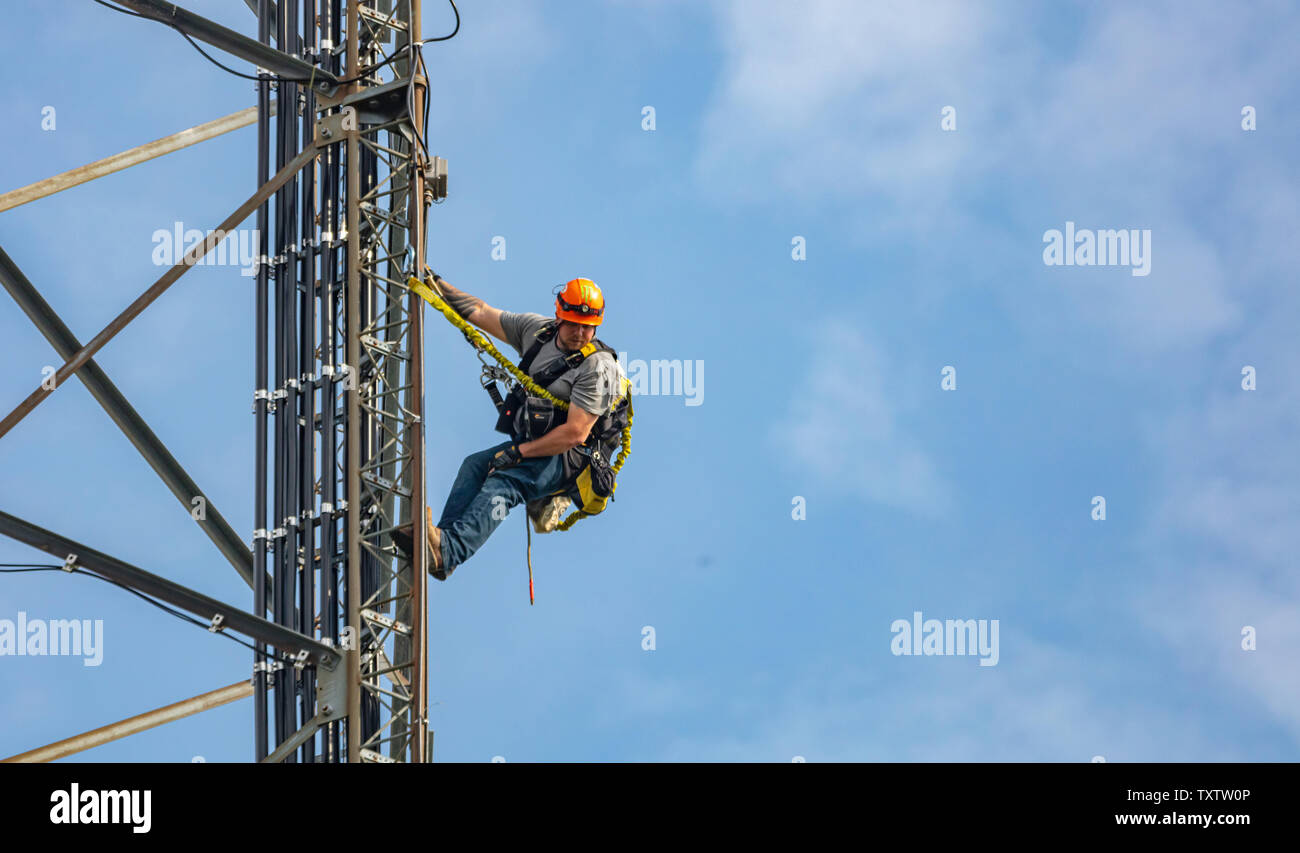Cell tower repair hi-res stock photography and images - Alamy