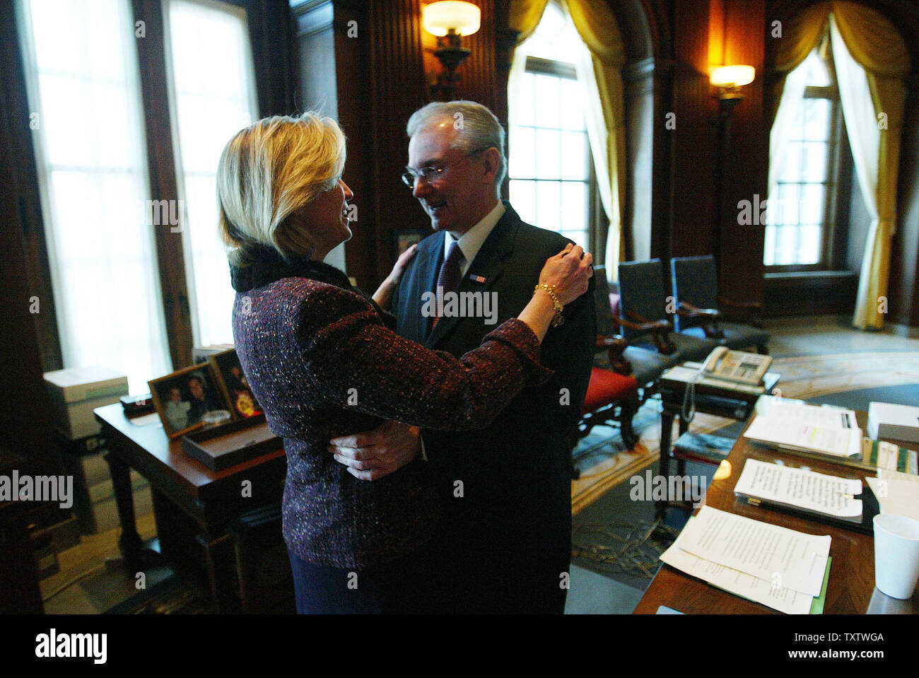 Mo. Gov. Bob Holden receives a good luck hug from his wife Lori Hauser ...