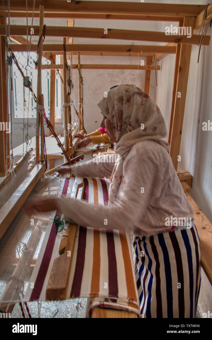 Traditional moroccan loom hi-res stock photography and images - Alamy