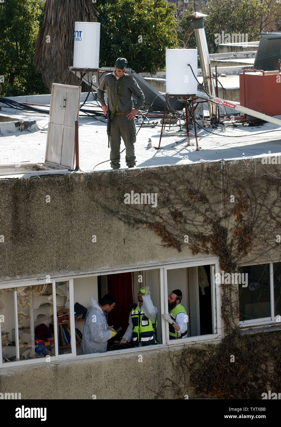 Ariel bomb hi-res stock photography and images - Alamy