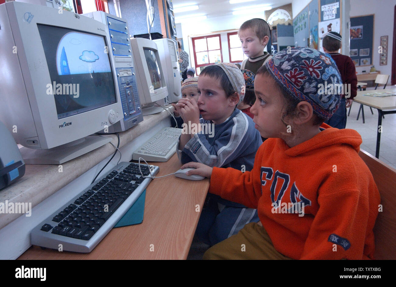 Jewish children play on computers in the Israeli Gaza Settlement Morag ...