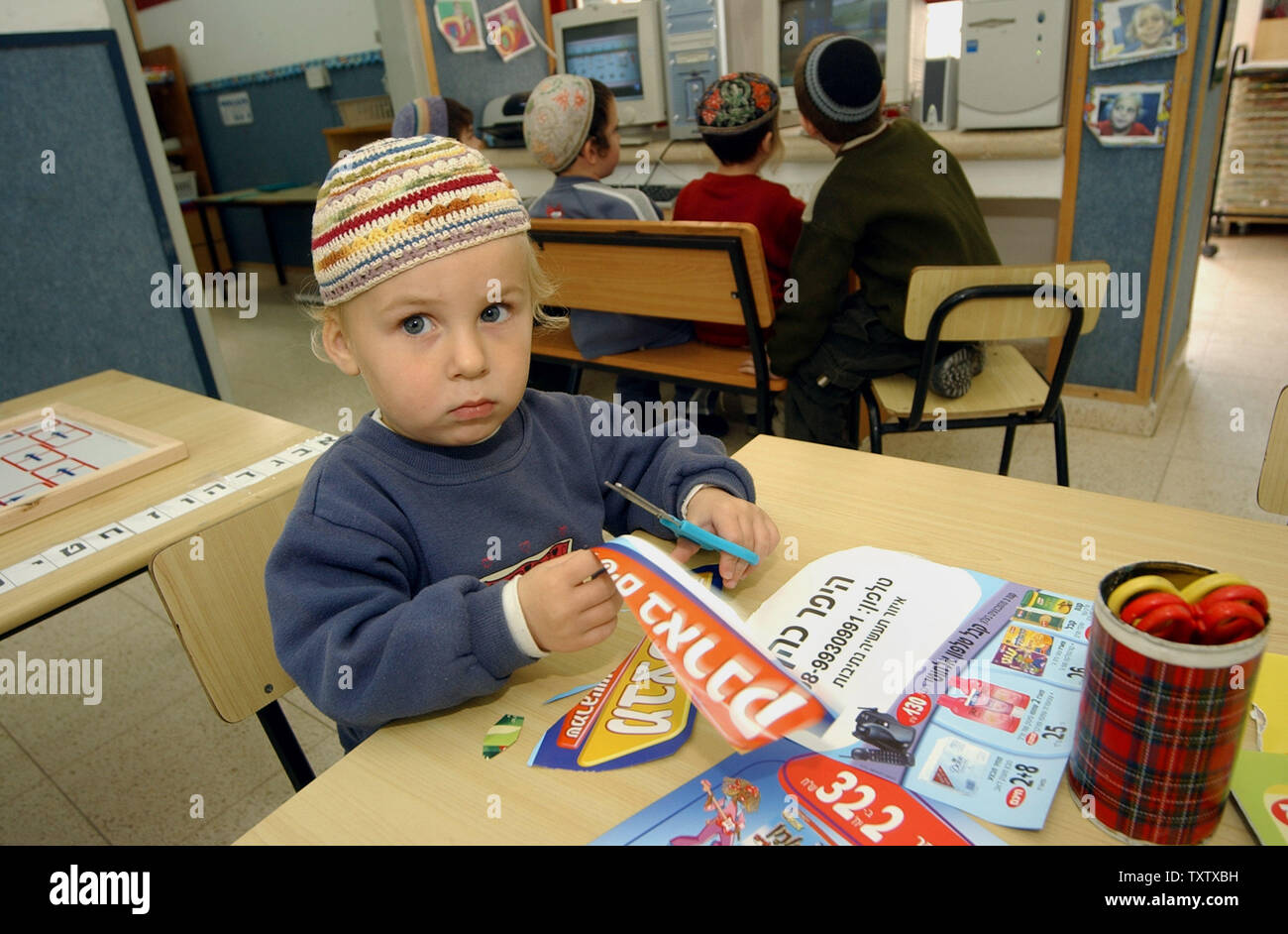 Jewish children play on computers in the Israeli Gaza Settlement Morag ...
