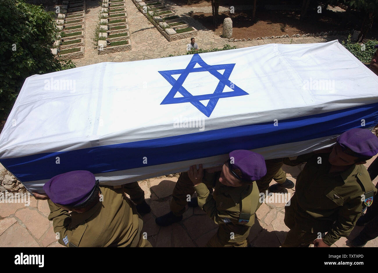 Israeli army armoured personnel carrier hi-res stock photography and ...