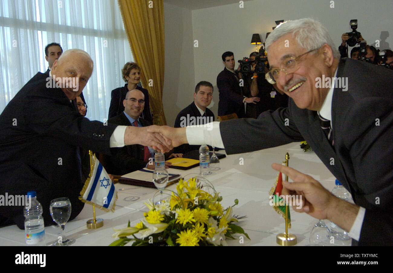 Start peace process hi-res stock photography and images - Alamy