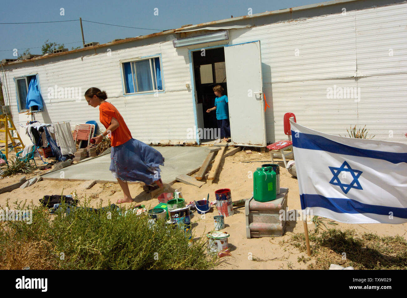 Israeli settlers from gush katif hi-res stock photography and images ...