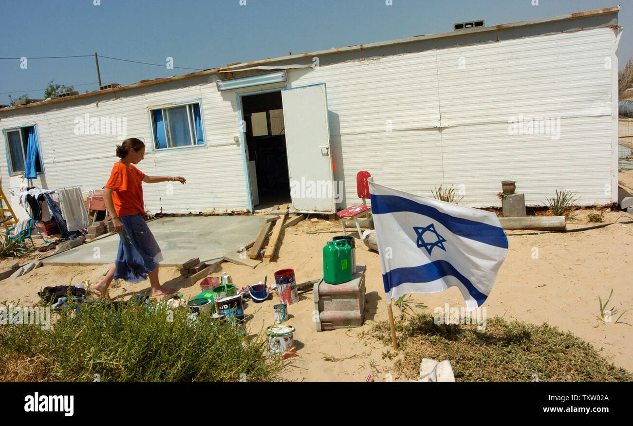 Israeli settlers from gush katif hi-res stock photography and images ...