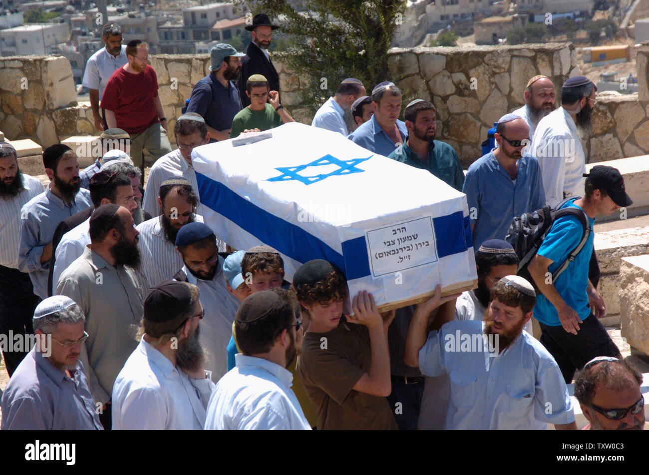 Israeli settlers from gush katif hi-res stock photography and images ...