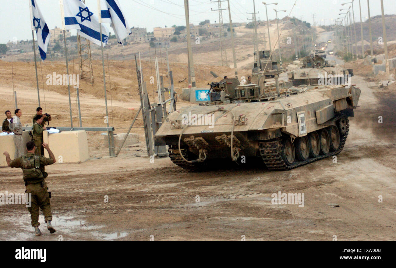 An Israeli Army convoy leaves the Gaza Strip, September 12, 2005 ...