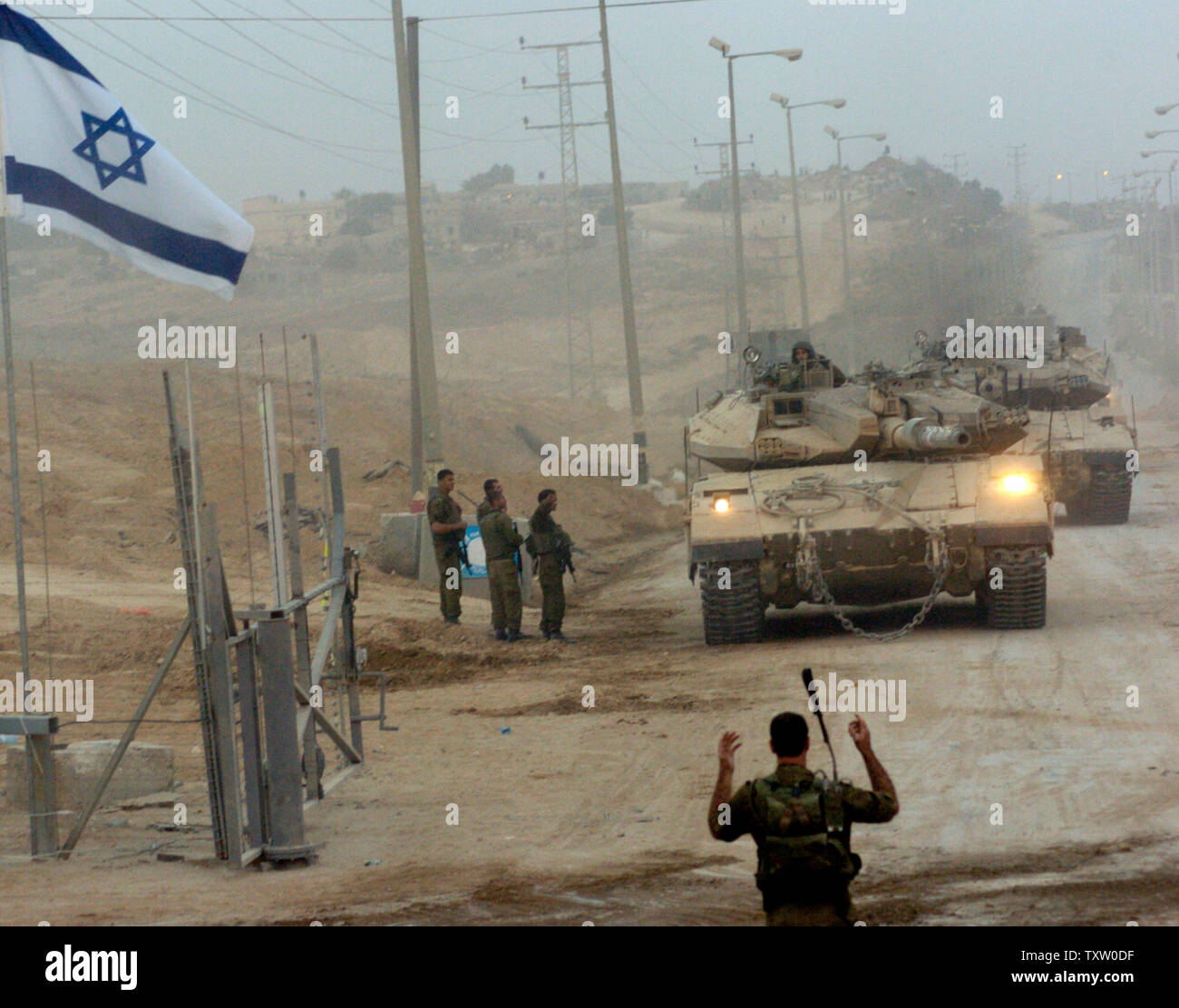An Israeli Army convoy leaves the Gaza Strip, September 12, 2005 ...