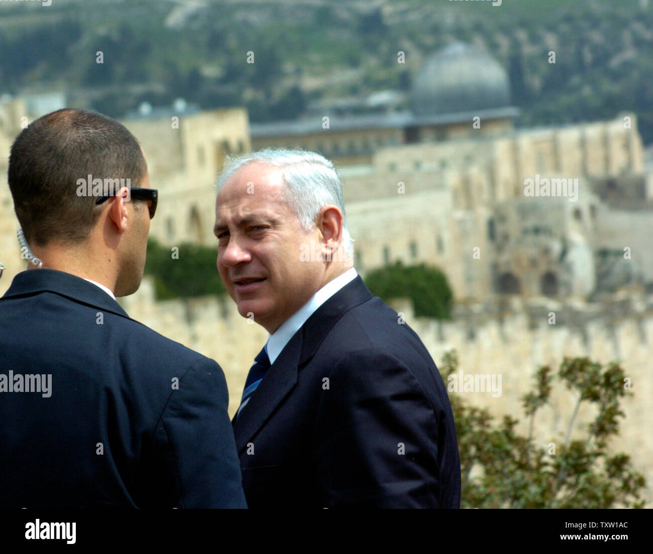 A security guard stands by Likud leader Benjamin Netanyahu as he ...