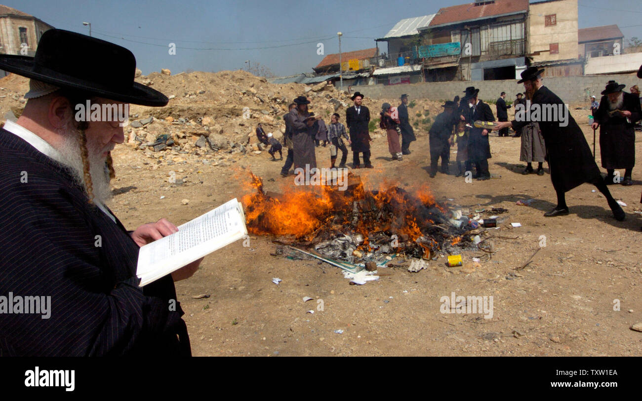 Flight of the israelites hi-res stock photography and images - Alamy