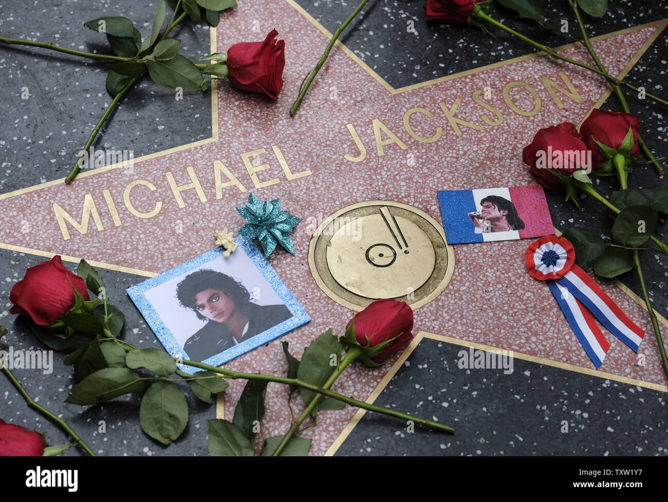 Flowers on michael jacksons hollywood star hi-res stock photography and ...