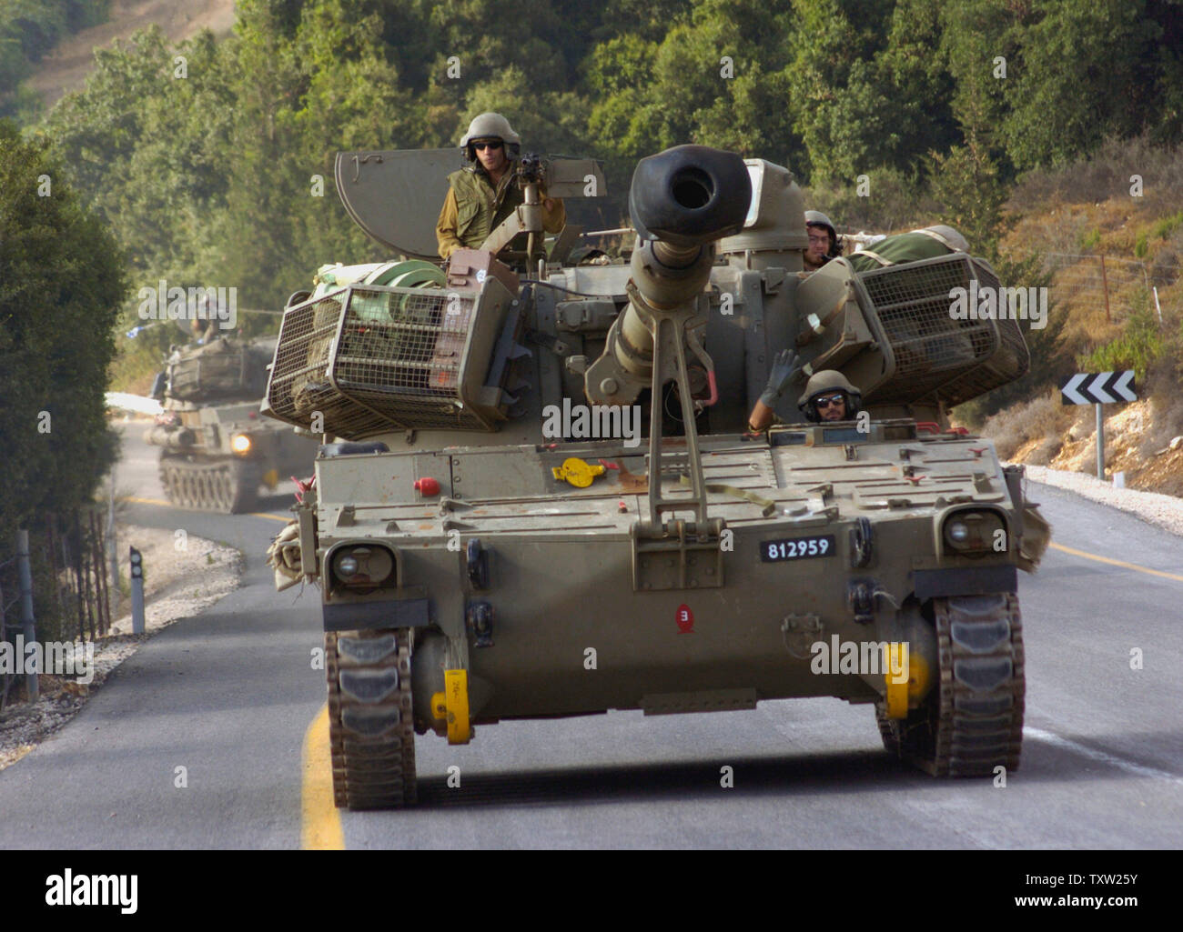Israeli tanks lebanon hi-res stock photography and images - Alamy