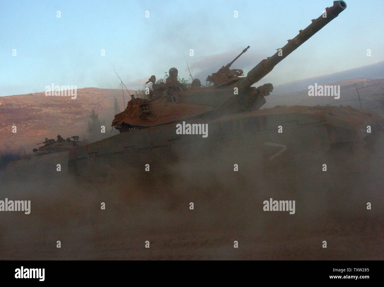 Israeli tanks lebanon hi-res stock photography and images - Alamy