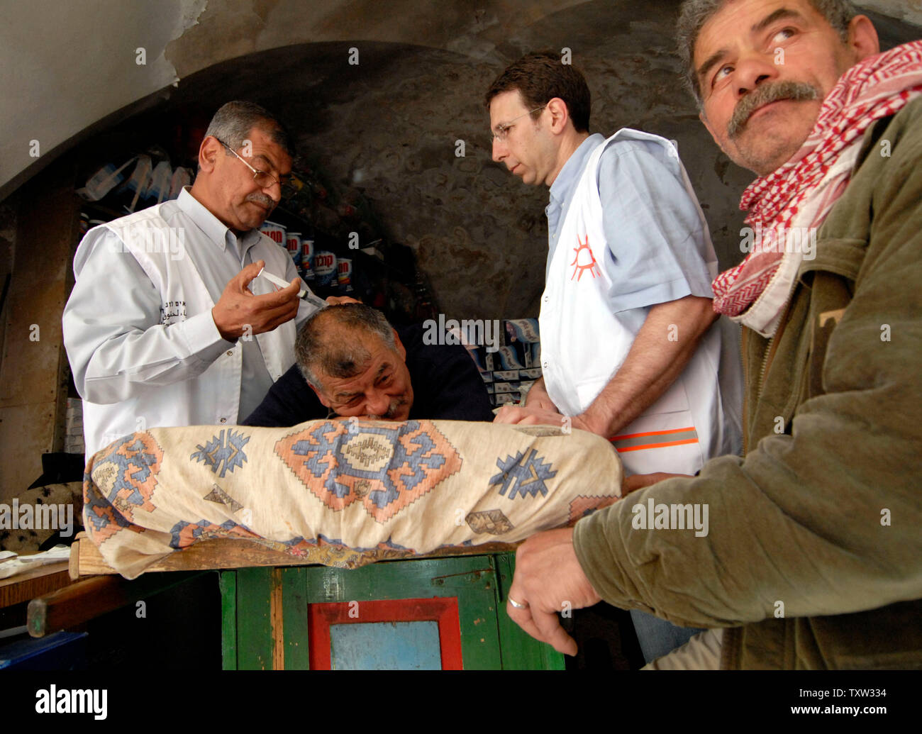 Palestinian Dr. Hassen Matani (L) and Israeli Dr. Danny Rosin (2nd R ...