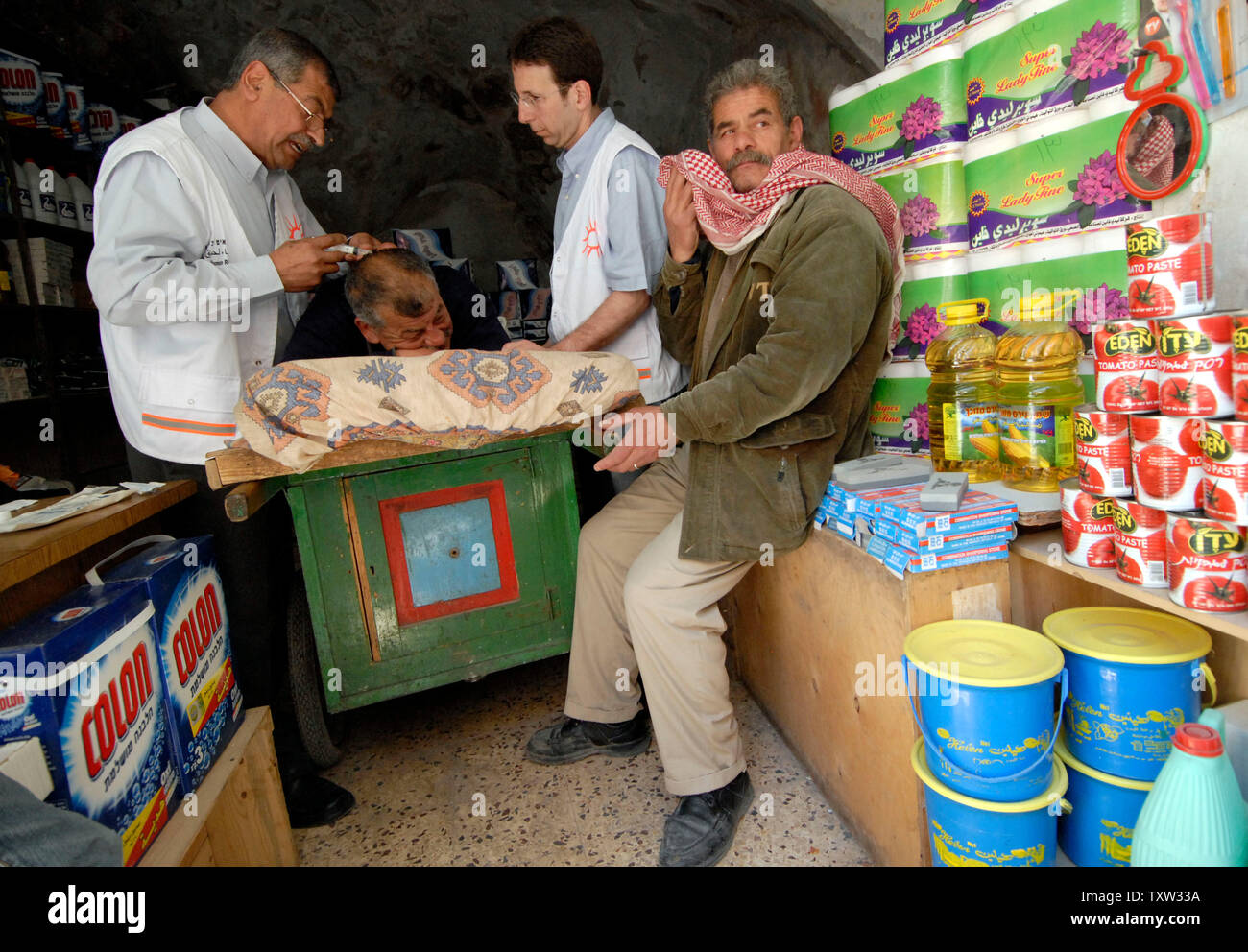Palestinian Dr. Hassen Matani (L) and Israeli Dr. Danny Rosin (2nd R ...