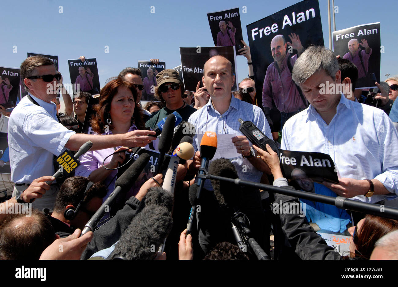 Bbc foreign correspondent hi-res stock photography and images - Alamy