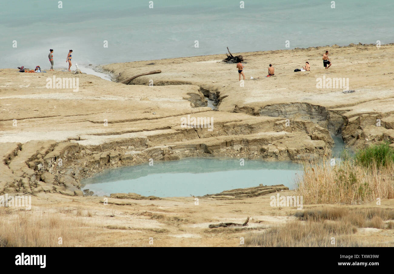 Saltiest body of water on earth hi-res stock photography and images - Alamy