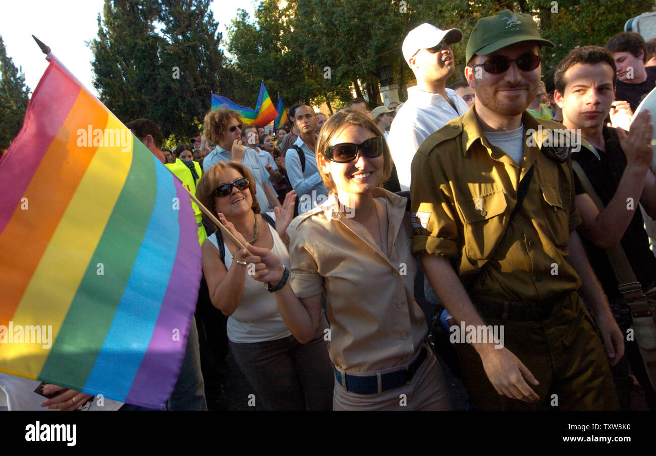 Israeli soldiers participate in the controversial gay pride parade in ...
