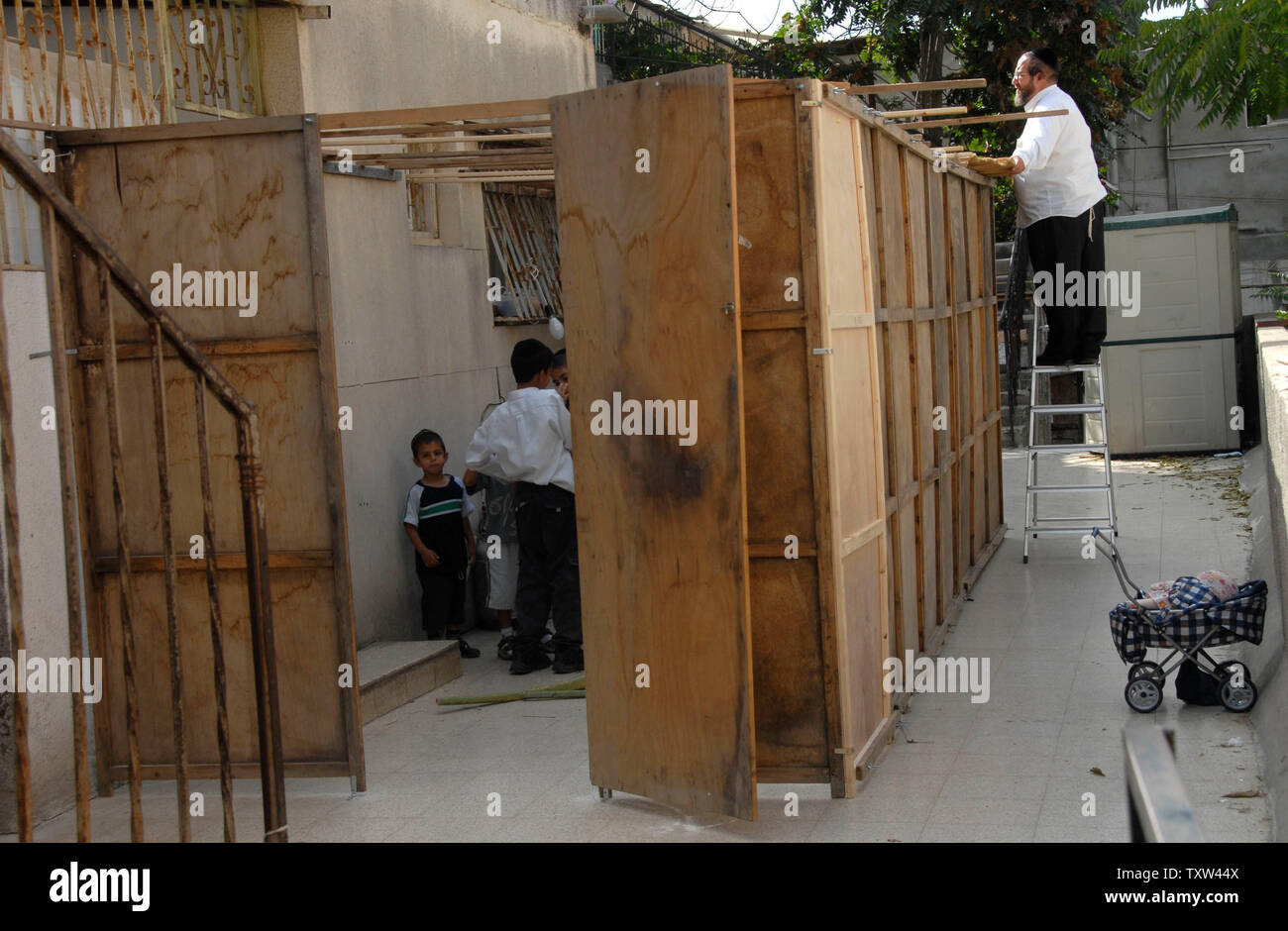 Sukkot booth hi-res stock photography and images - Alamy