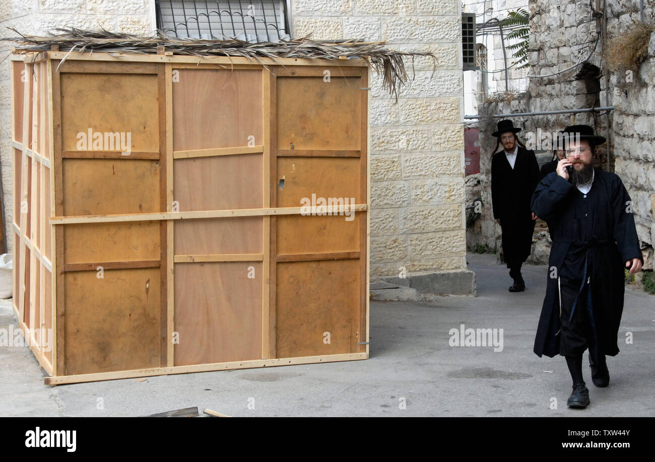 Sukkot booth hi-res stock photography and images - Alamy