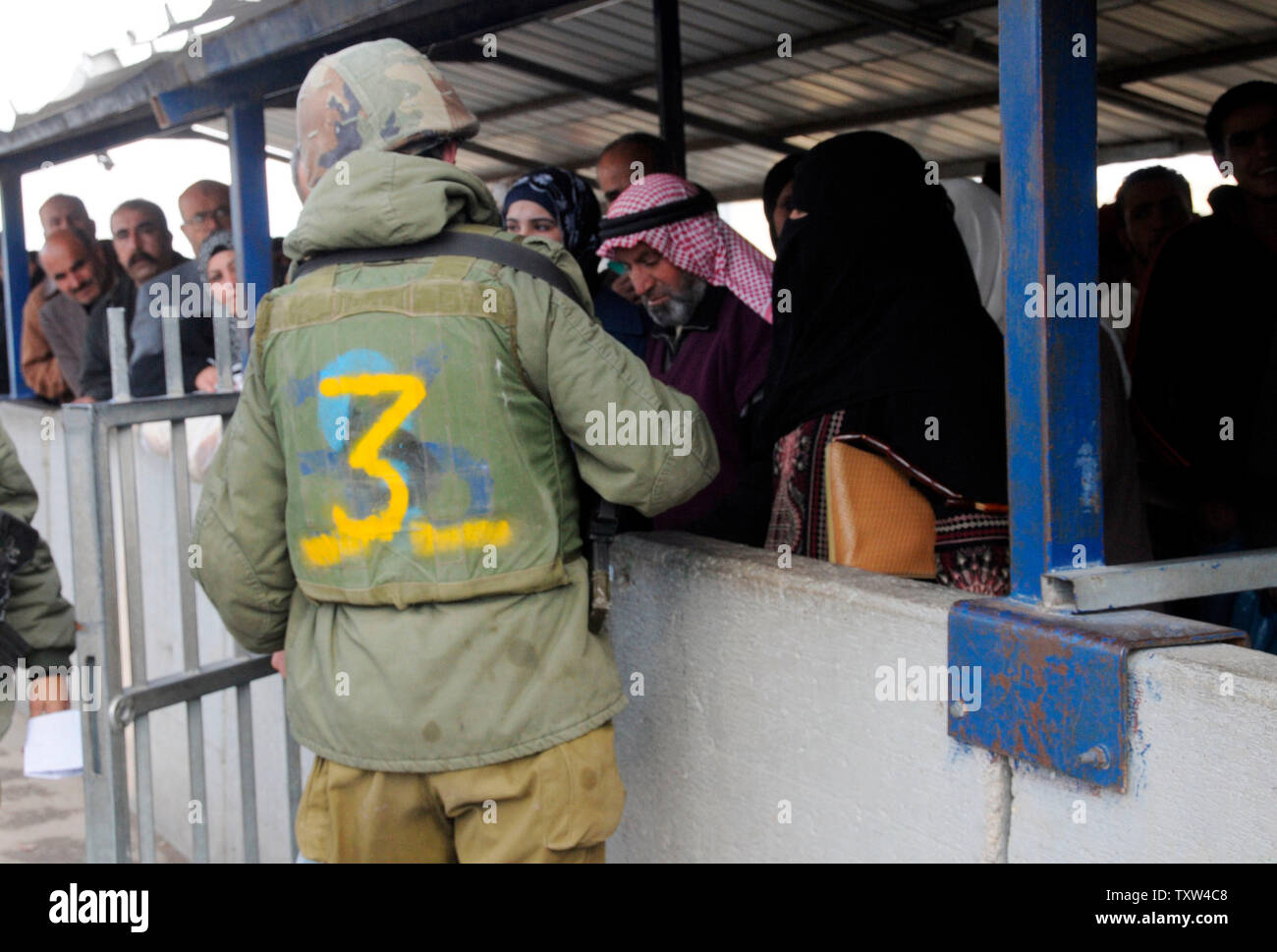 Israeli hawara checkpoint hi-res stock photography and images - Alamy