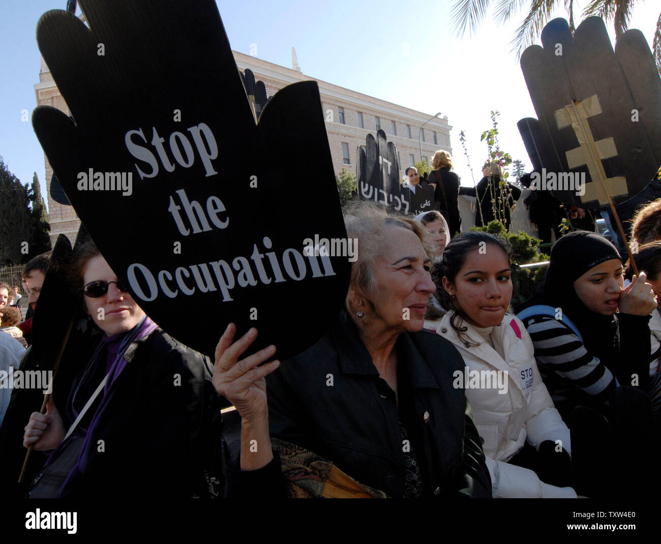 Two israeli settlers hi-res stock photography and images - Alamy