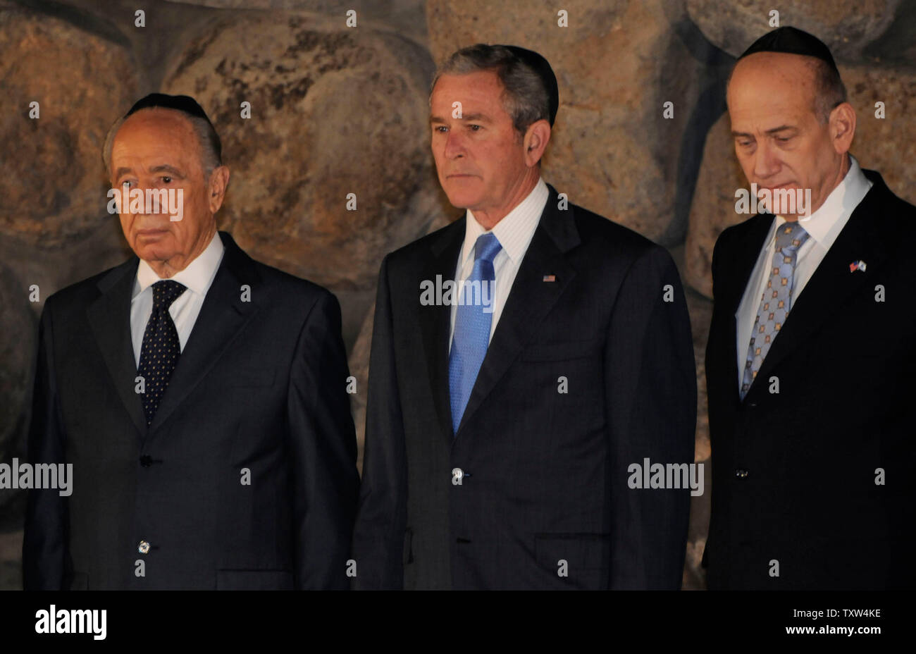 U.S. President George W. Bush, center, Israeli President Shimon Peres ...