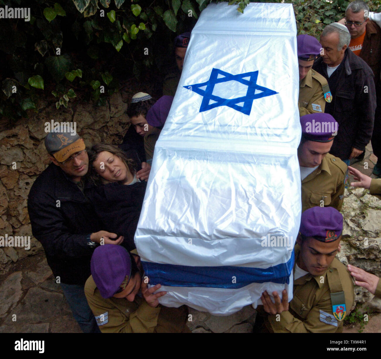 Meri and Reuven Dan-Gur, right, walk beside Israeli soldiers carrying ...