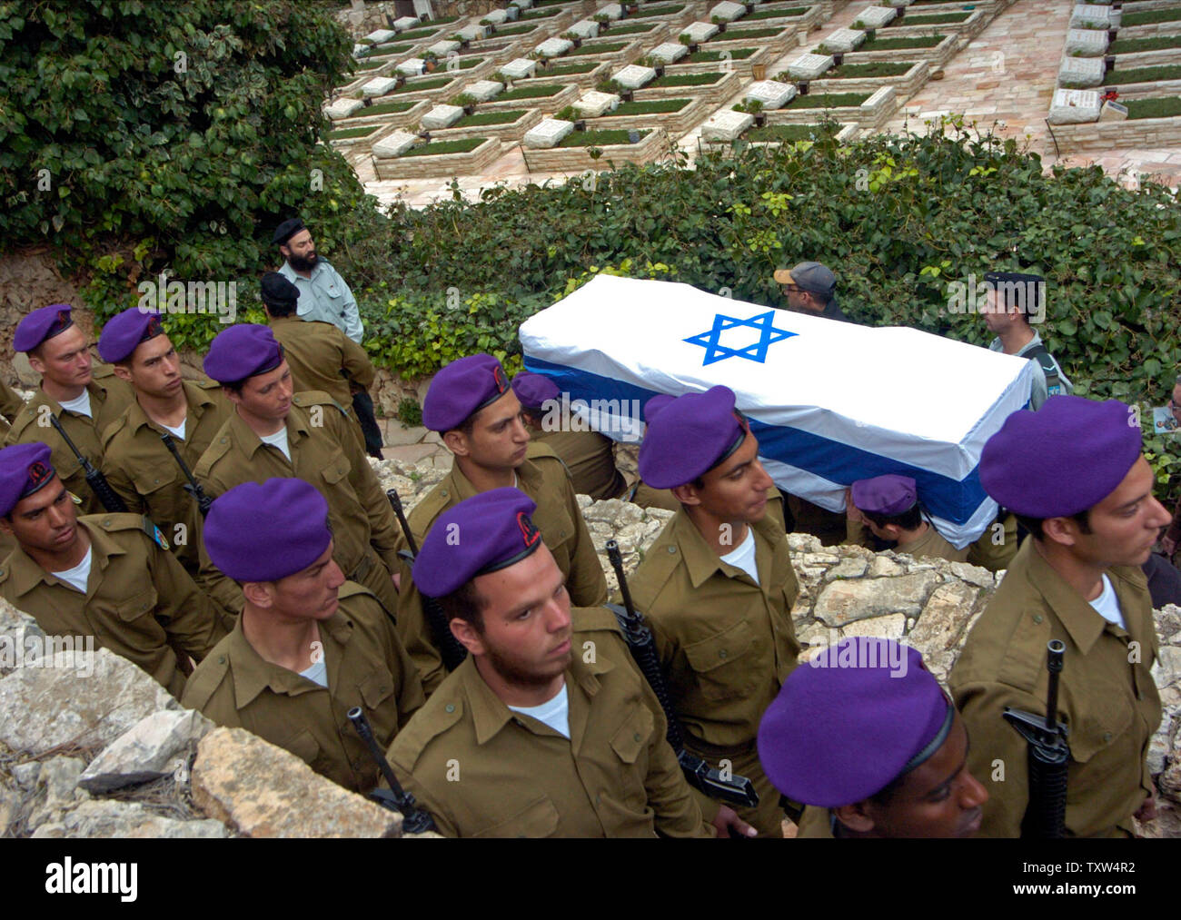 Israeli soldiers carry the flag covered coffin of Staff Sergeant Eran ...