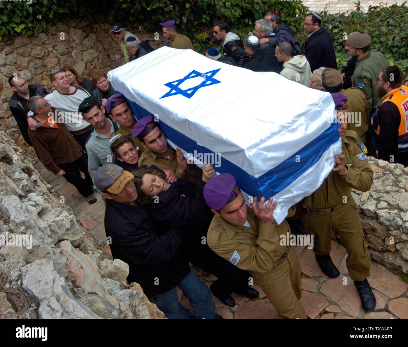 Meri and Reuven Dan-Gur, right, walk beside the flag covered coffin of ...