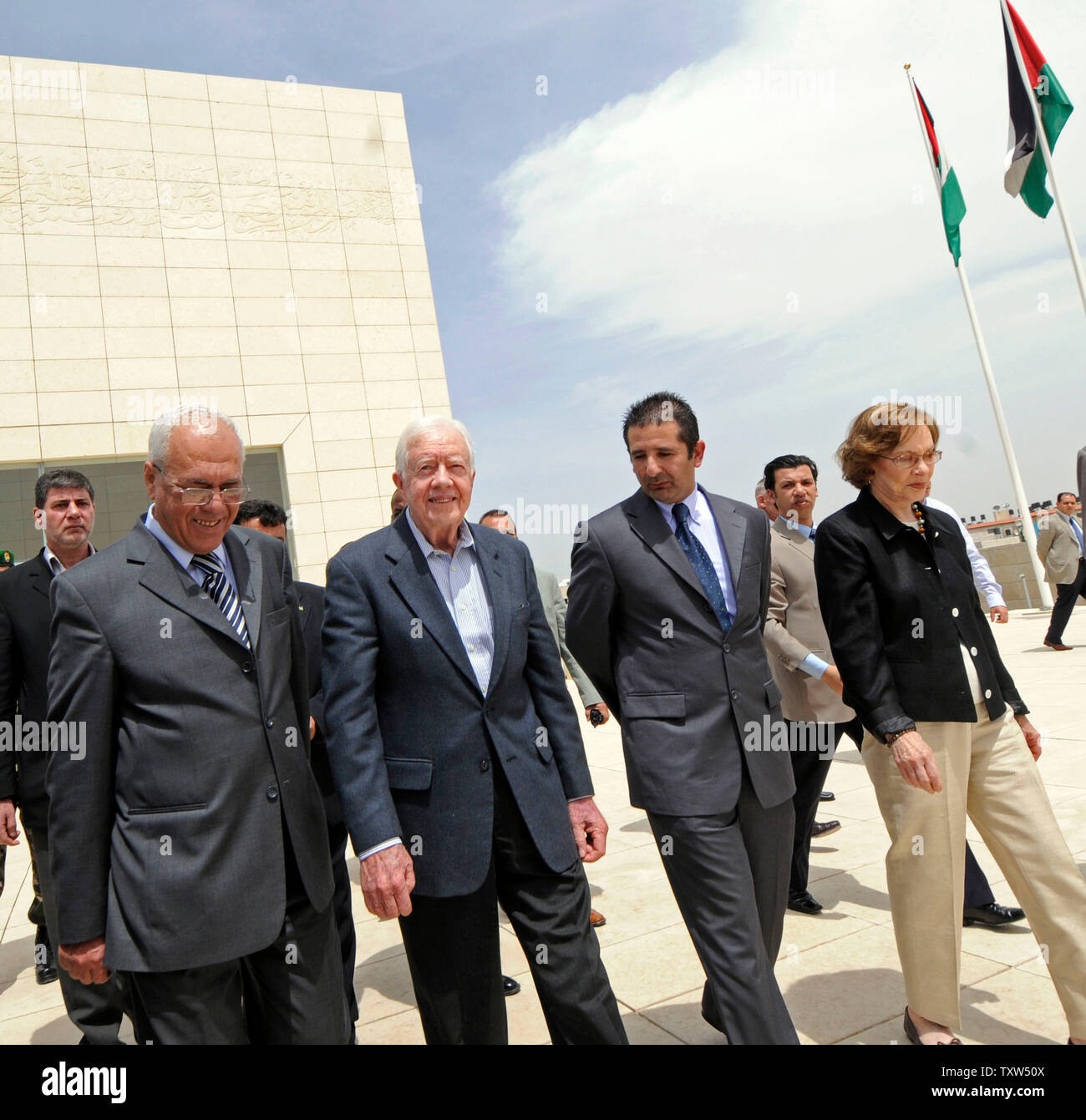 Former U.S. President Jimmy Carter and his wife, Rosalynn leave the ...