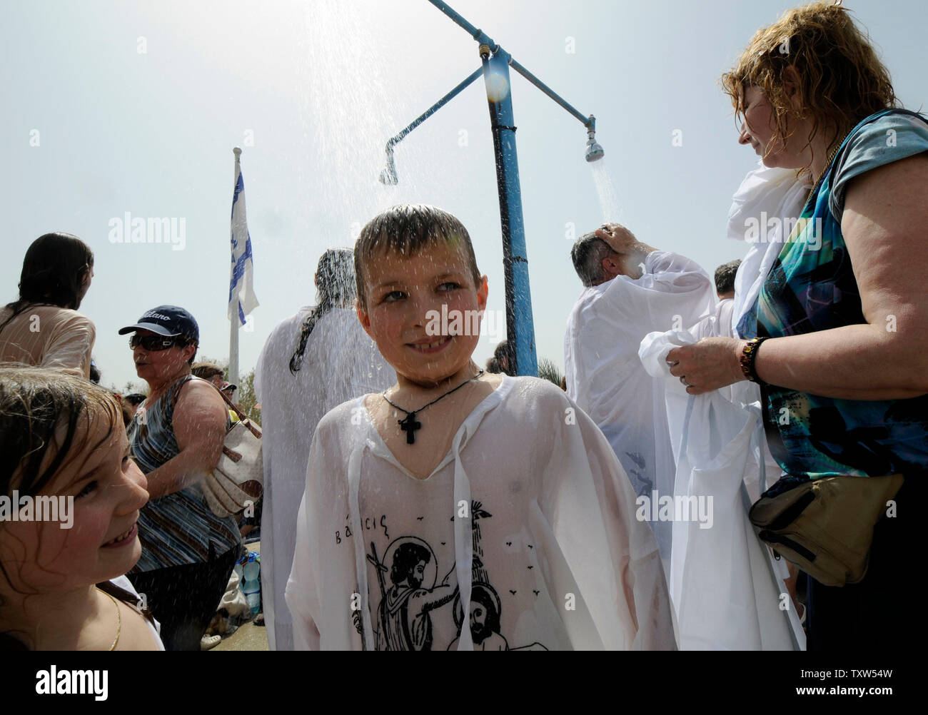Jesus baptised under water hi-res stock photography and images - Alamy