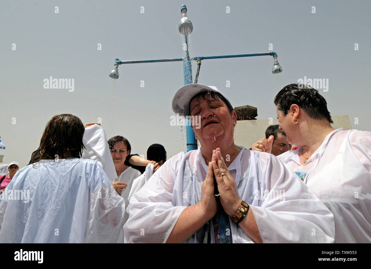 Jesus baptised under water hi-res stock photography and images - Alamy
