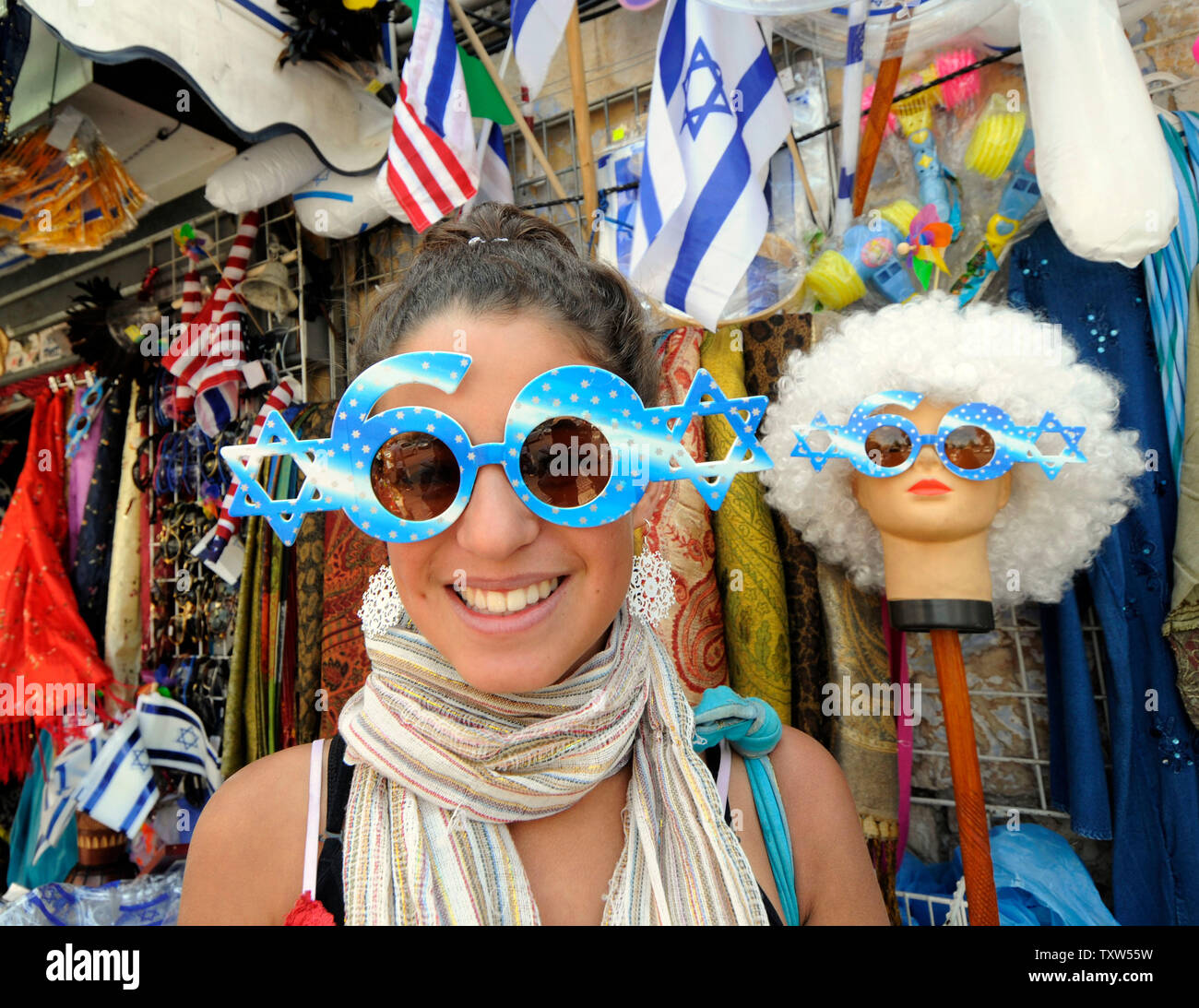 Israeli independence day may 2008 hi-res stock photography and images ...