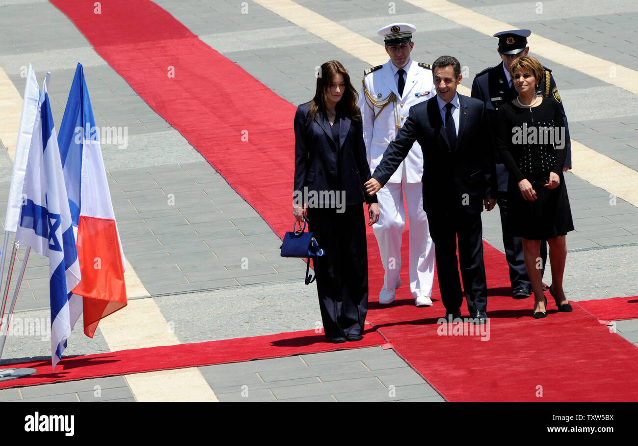 French President Nicolas Sarkozy, his wife, Carla Bruni, and Israeli ...