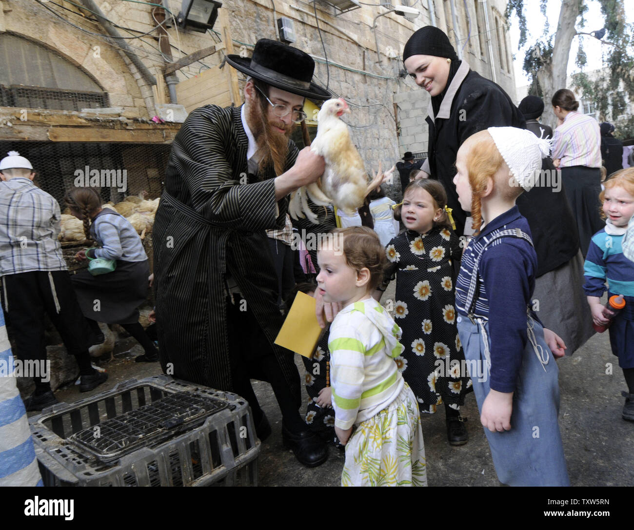 Ultra orthodox jew child hi-res stock photography and images - Alamy
