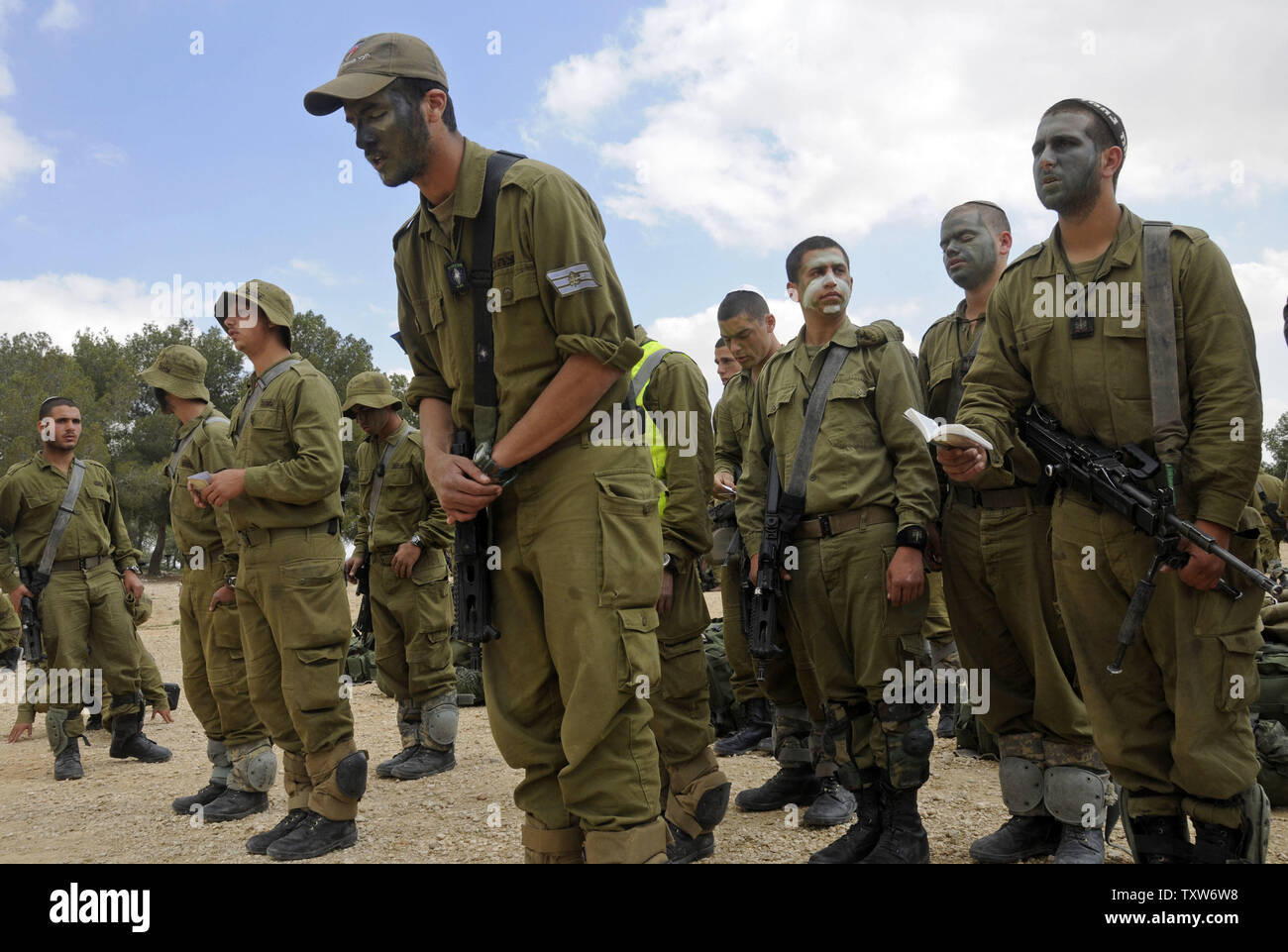 Israeli soldiers from the Givati Brigade pray before starting the sixty ...